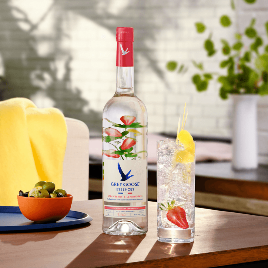 Vodka Grey Goose Strawberry & Lemongrass 1000ml | Whiskypedia